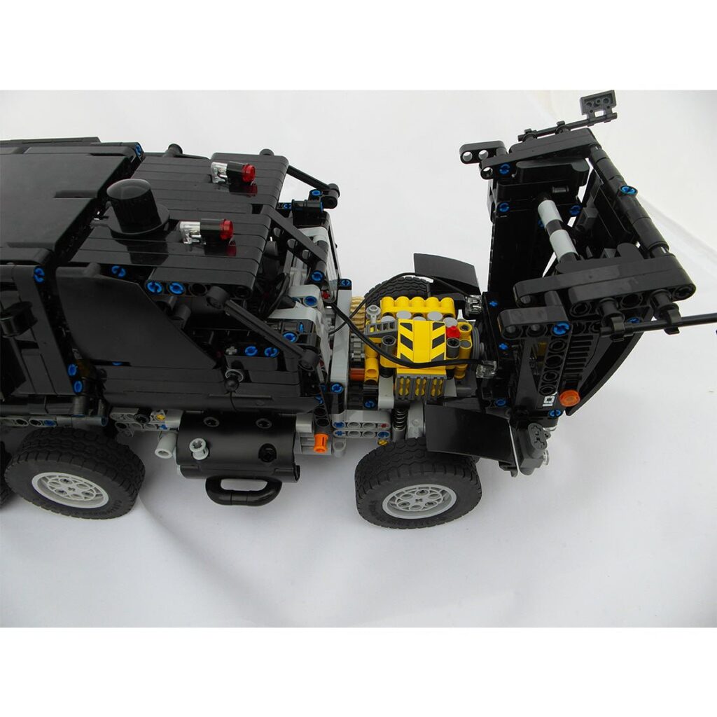 MOC-54624 The Beast MRAP Truck Klemmbausteine